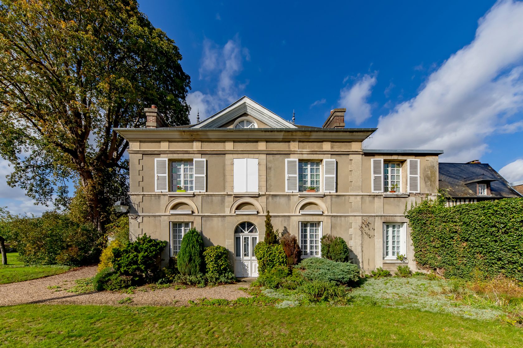 Vente Maison de style directoire avec bâtiment industriel à DOUVILLE ...