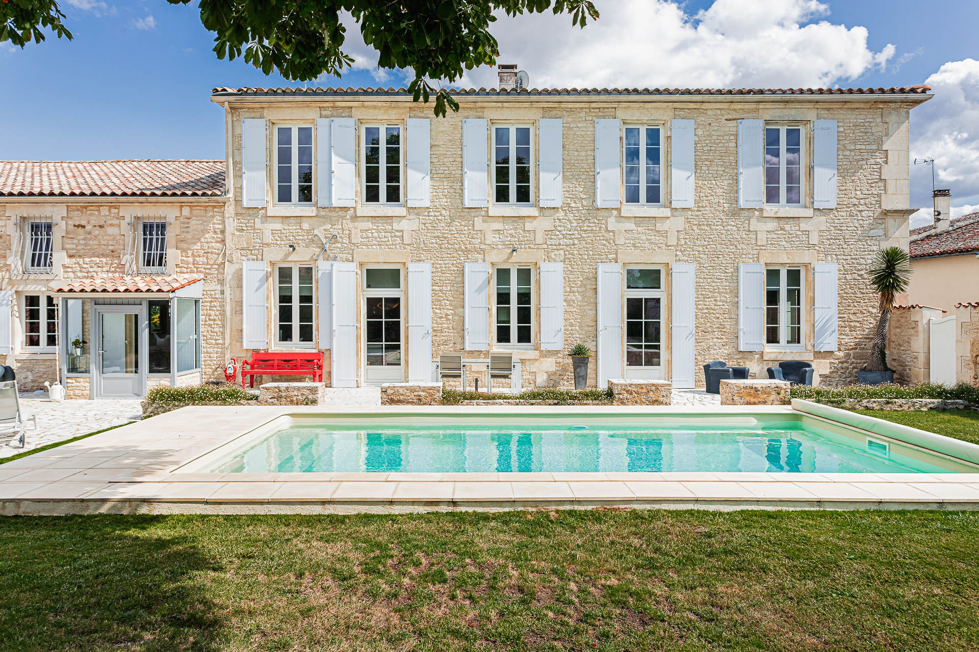 Vente Charentaise de charme aux finitions design à SURGERES - 230 m2 ...