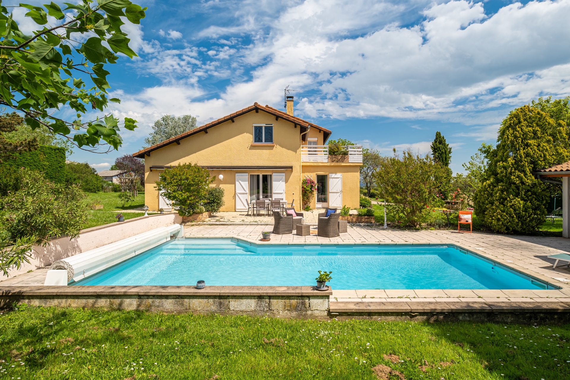 For sale Quiet family home in a bucolic setting at ECHALAS - 180 sqm ...