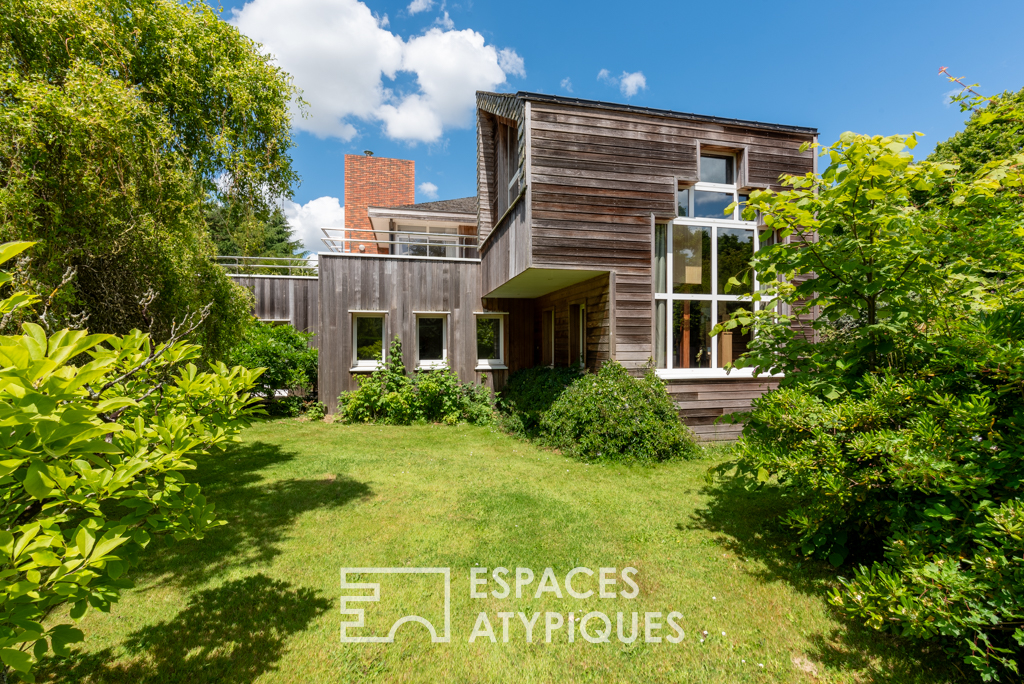 Architect-designed house in the heart of the Bruz golf course