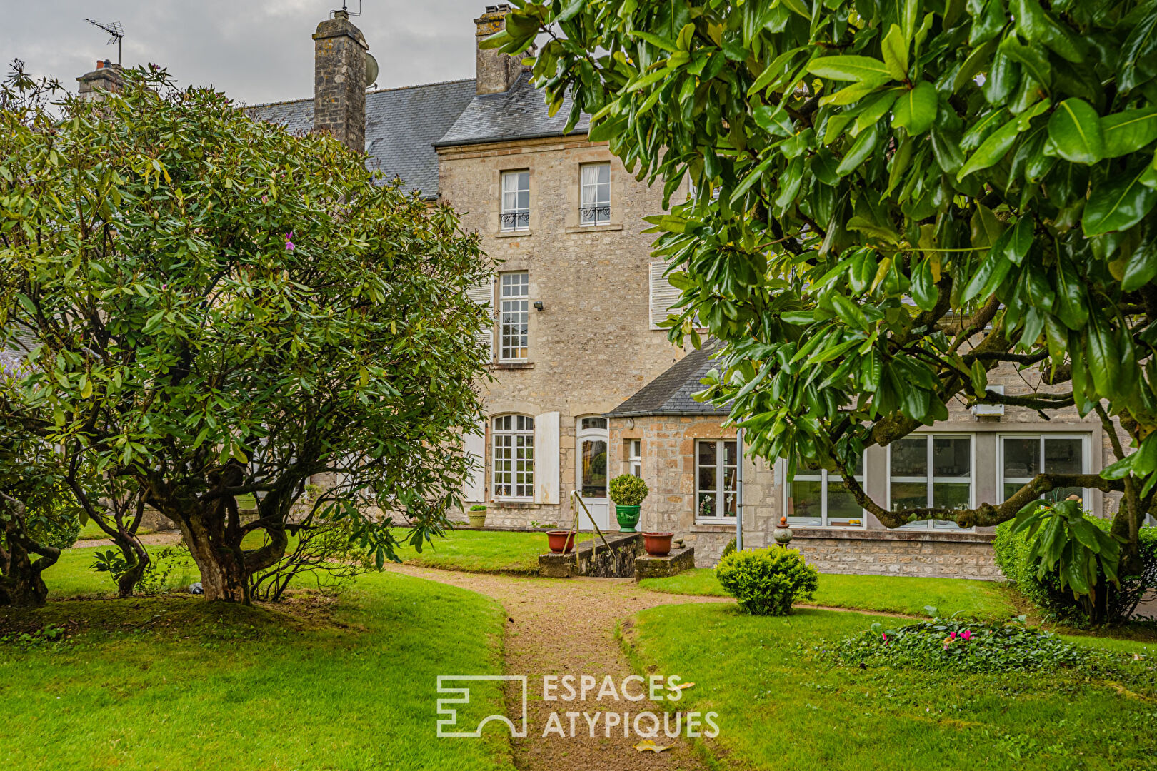 Vente Belle demeure du XVIIIème en centre ville à VALOGNES - 384 m2 ...