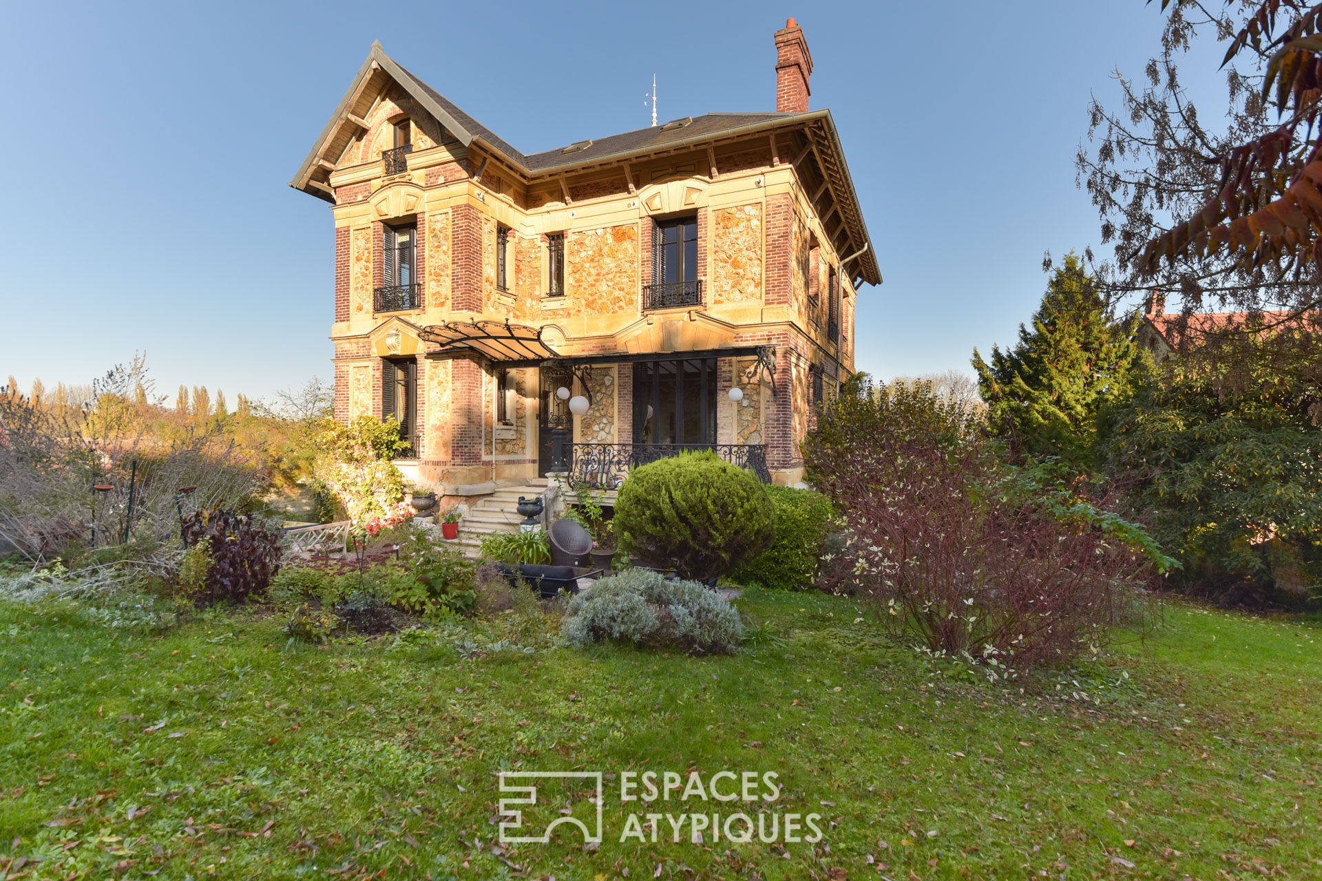 Vente Belle maison bourgeoise en meulière aux cheminées hors normes et ...