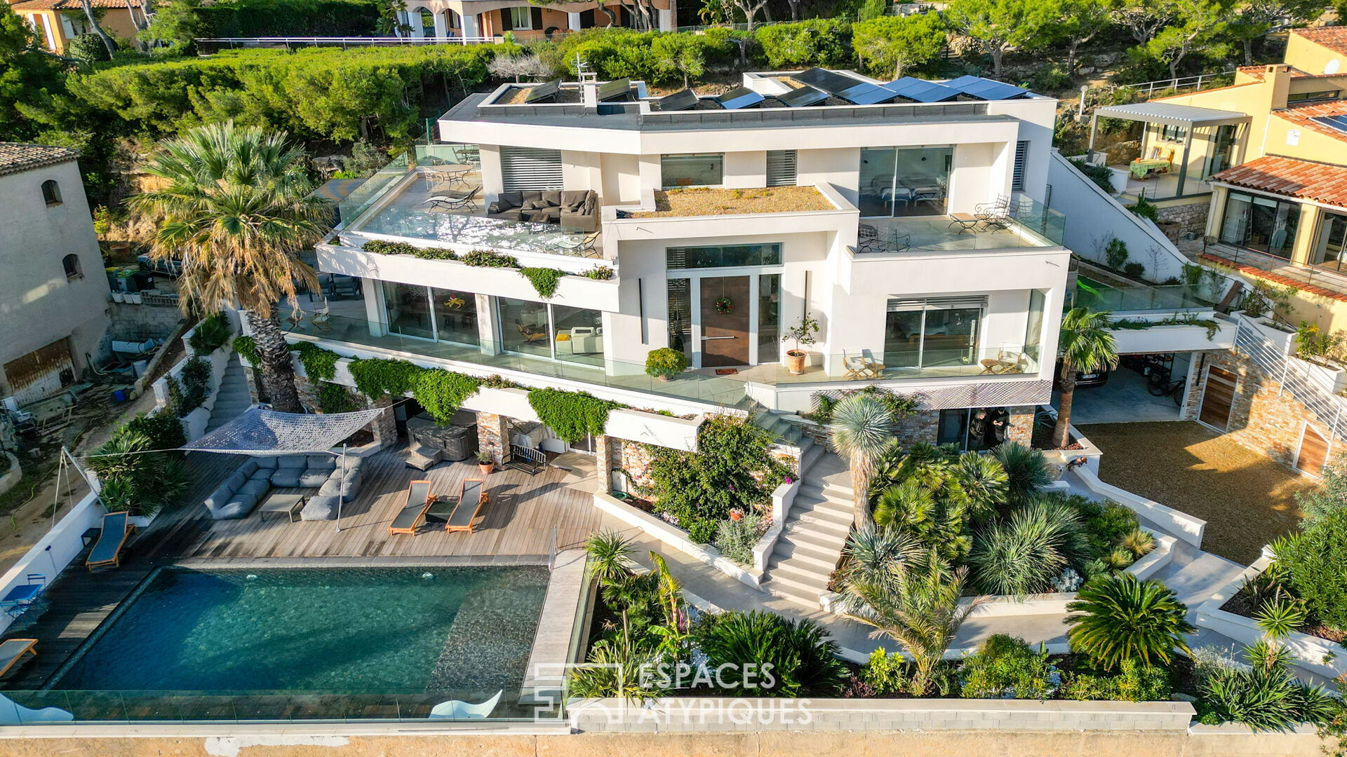 Vente Villa d'architecte contemporaine sur la Côte Bleue à CARRY LE ...